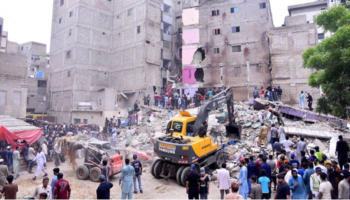 UPDATE: Lyari building collapse death toll hits 18, search for ...