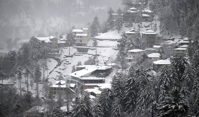 Heavy snow traps villages and travelers in Pakistan’s mountain north ...