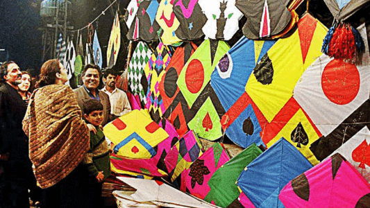 Lahore’s skies go neutral: 30-day ban on political kites enforced ...
