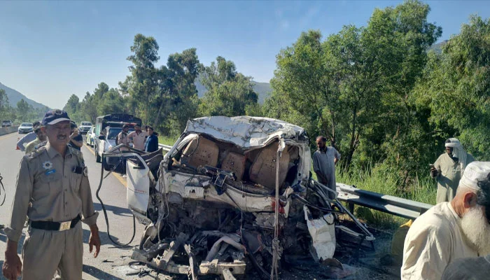 17 killed as speeding coach slams into broken-down bus on Pakistan’s ...